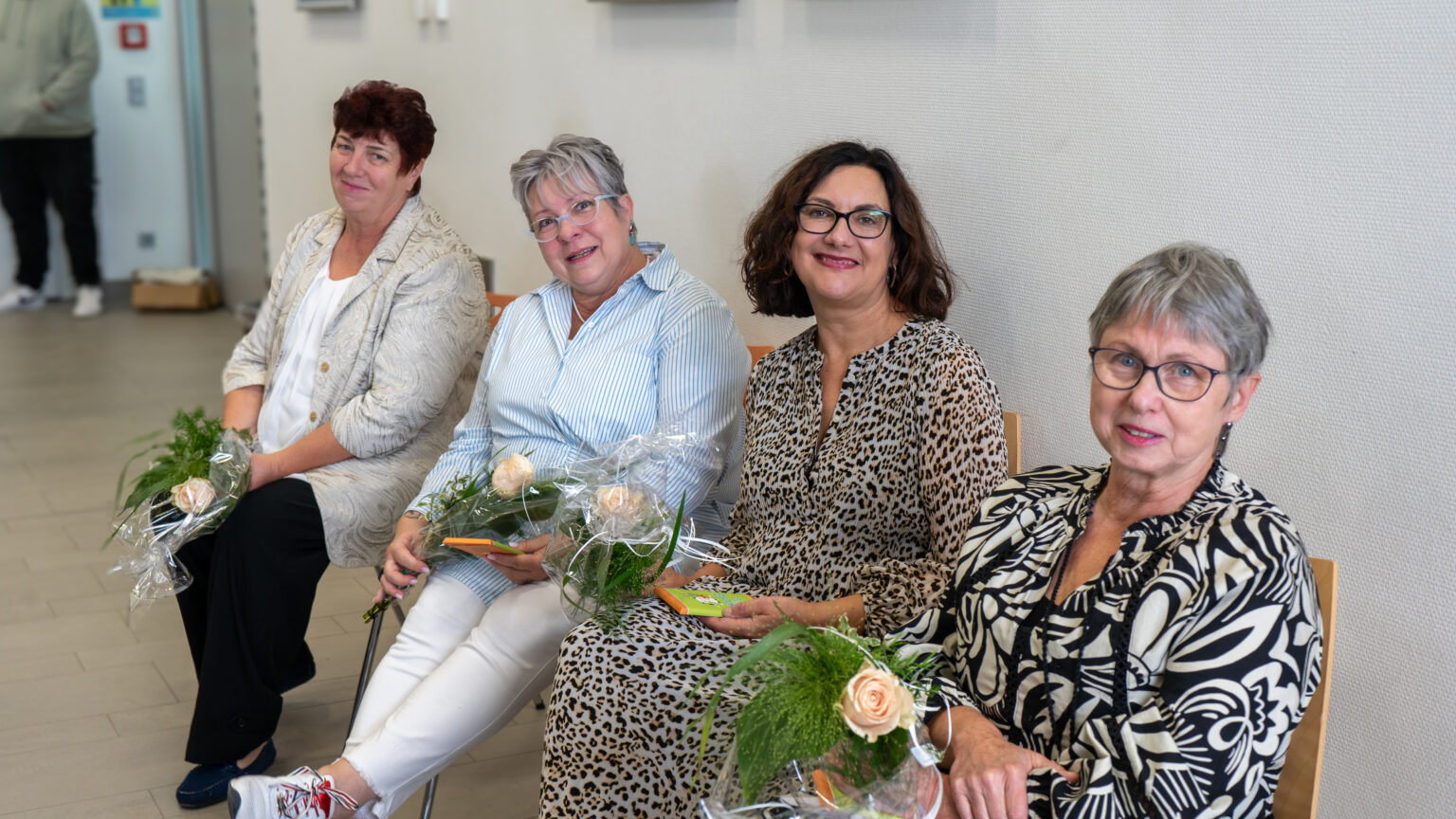 Examensfeier GP04 – Das Lehrerkollegium freut sich mit – bzg ...